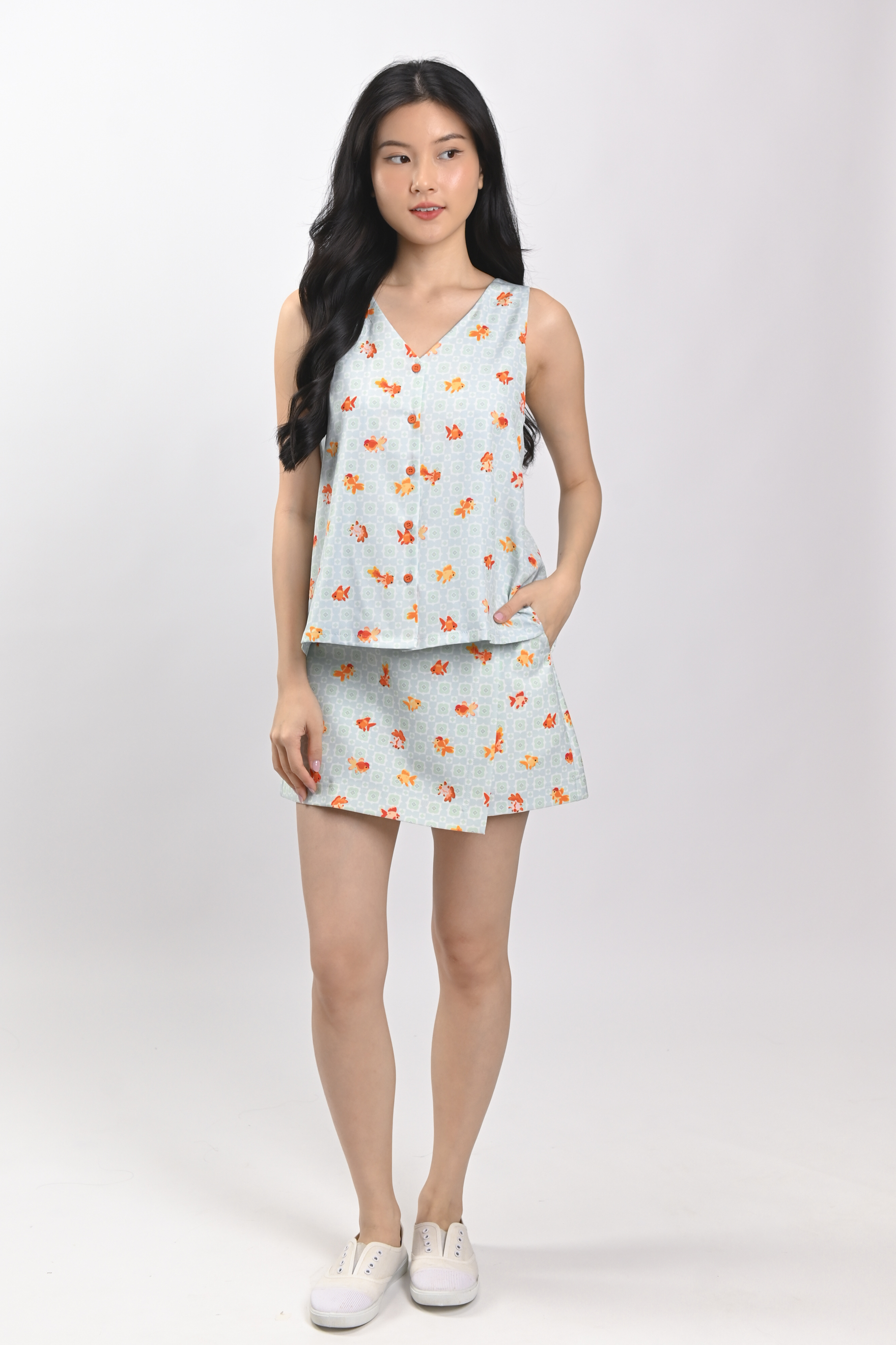 LUCKY RIVER TWO-WAY BUTTON TOP | All Would Envy