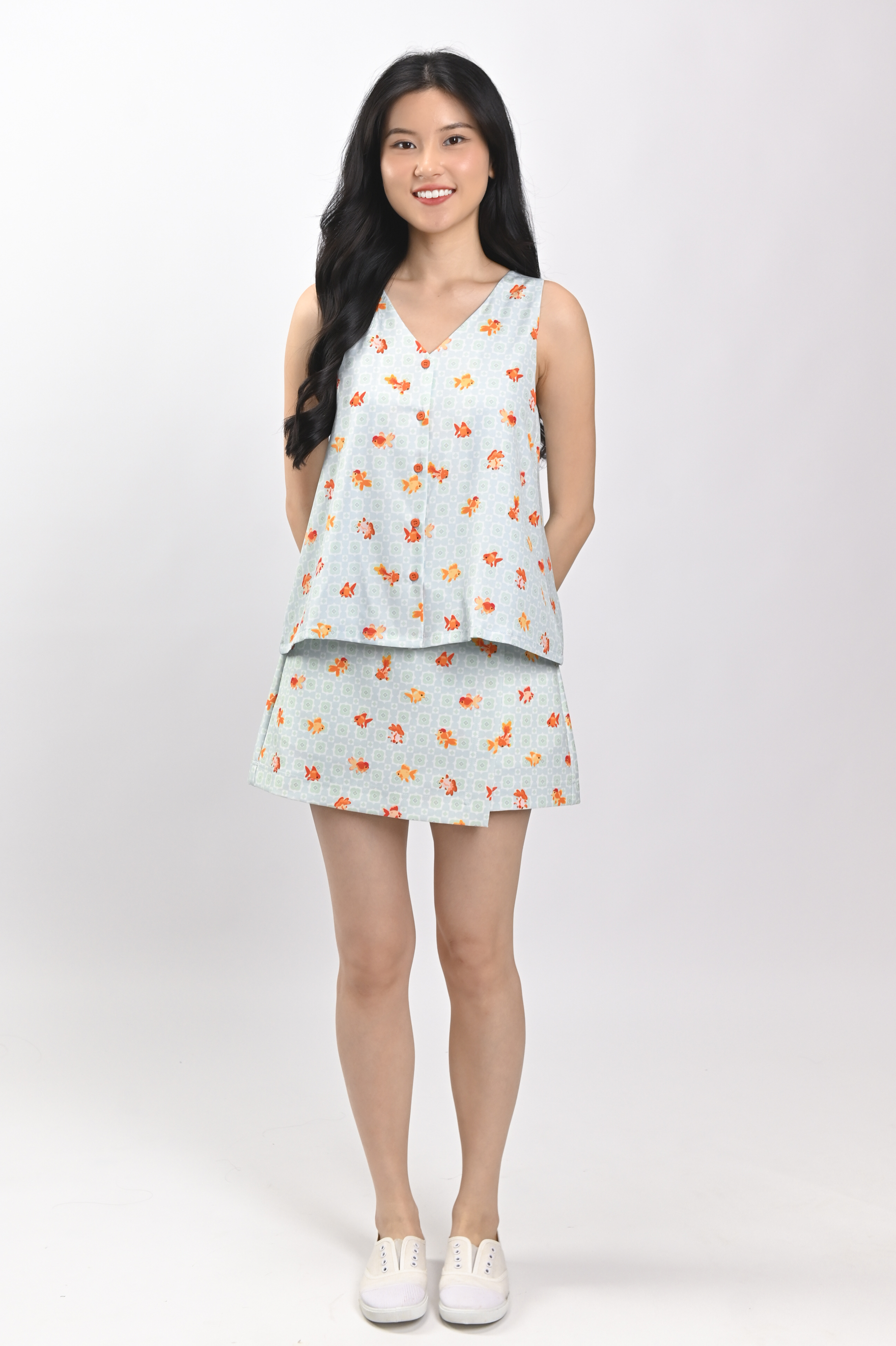 LUCKY RIVER TWO-WAY BUTTON TOP | All Would Envy