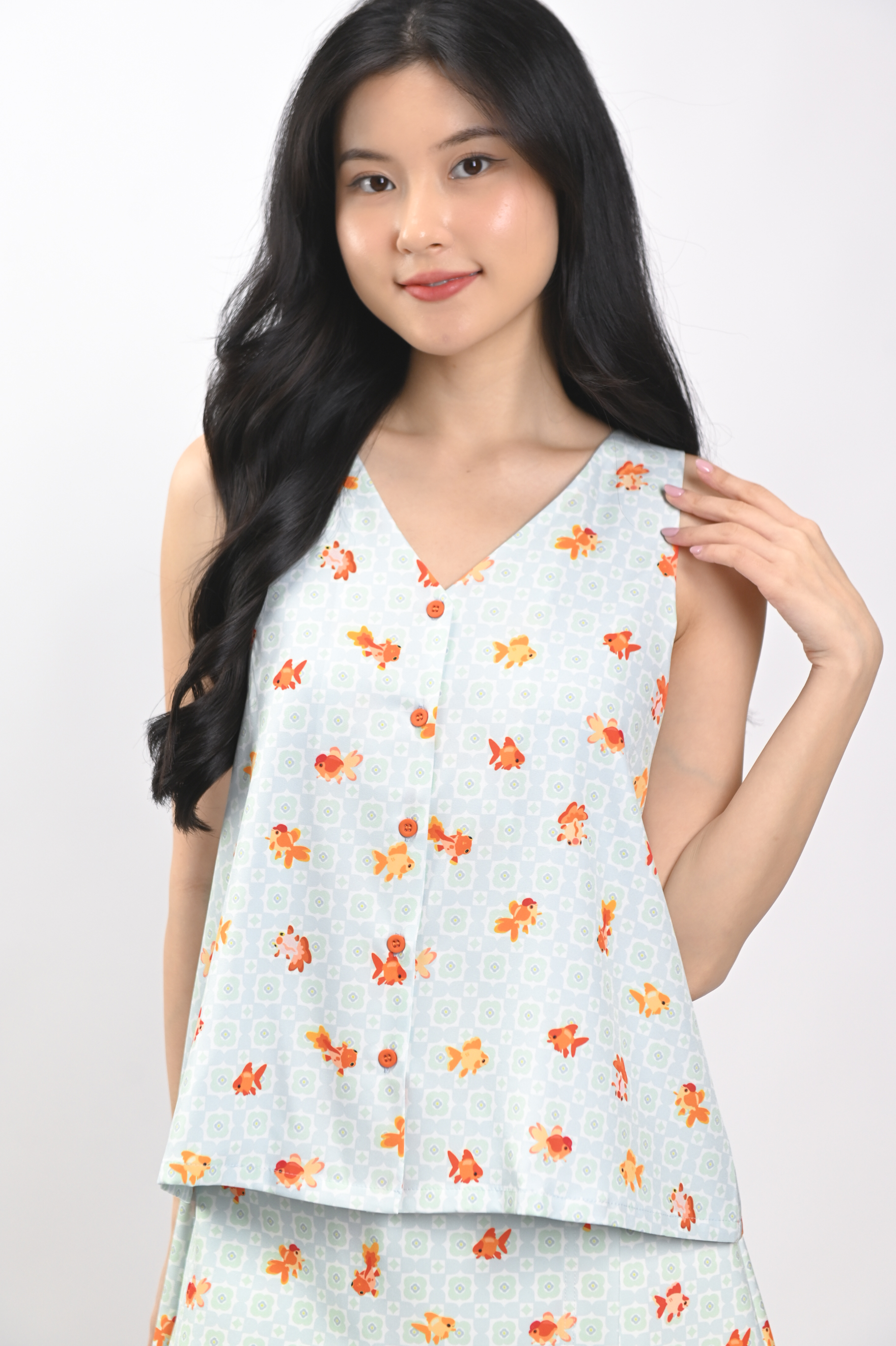 LUCKY RIVER TWO-WAY BUTTON TOP | All Would Envy